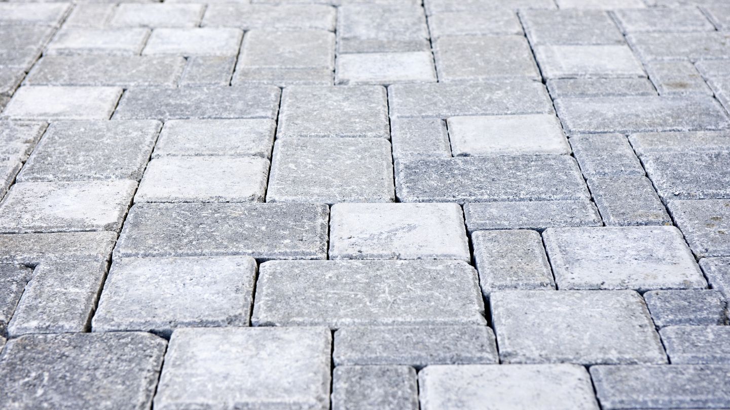 Best Types of Stone for Driveways: Costs, Pros & Installation Tips